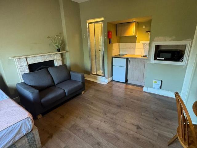 Malwood Road, London SW12, 1 bed flat to rent, £953 pcm | PrimeLocation