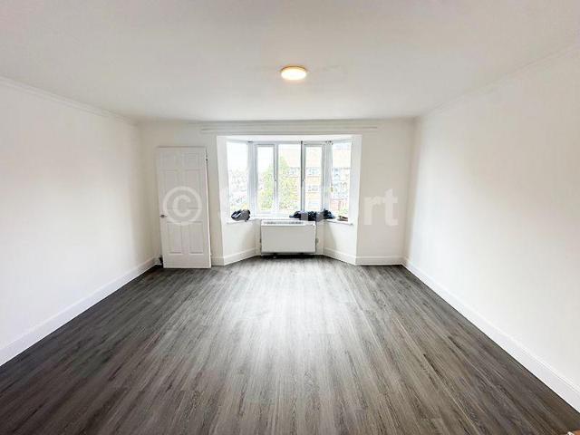 Malyon Court, Barking Road, London E6 3 bed flat to rent £2,450 pcm £565 pw