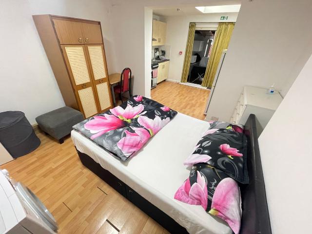 Malam Gardens, London E14, Studio to rent, £1,450 pcm | PrimeLocation