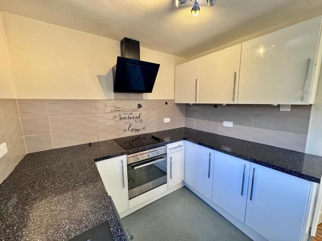 Malcolm Close, Nottingham NG3, 2 bed flat to rent, £800 pcm | PrimeLocation