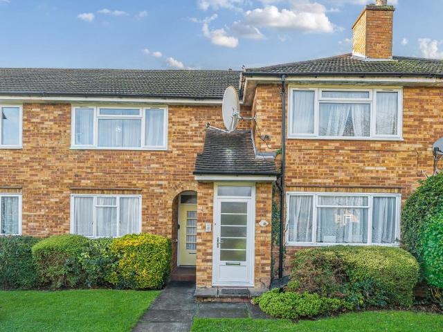Malcolm Court, Stanmore HA7, 2 bed flat to rent, £1,900 pcm | PrimeLocation