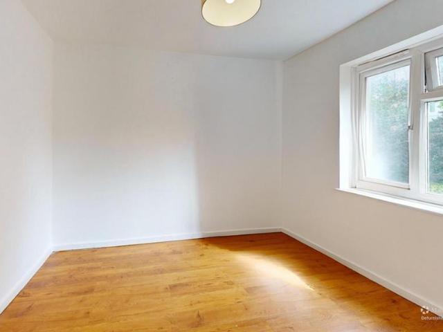 Malcolm Crescent, London, NW4 2 bed flat to rent £1,725 pcm £398 pw
