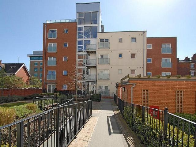 Malcolm Place, Caversham Road RG1, 2 bed flat to rent, £1,250 pcm | PrimeLocation