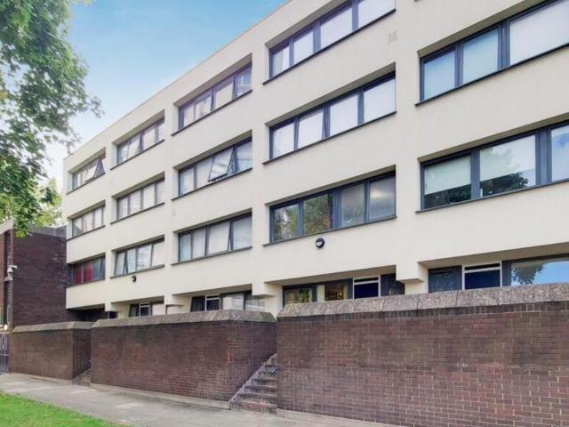 Malden Crescent, London, NW1 3 bed flat to rent £4,500 pcm £1,038 pw
