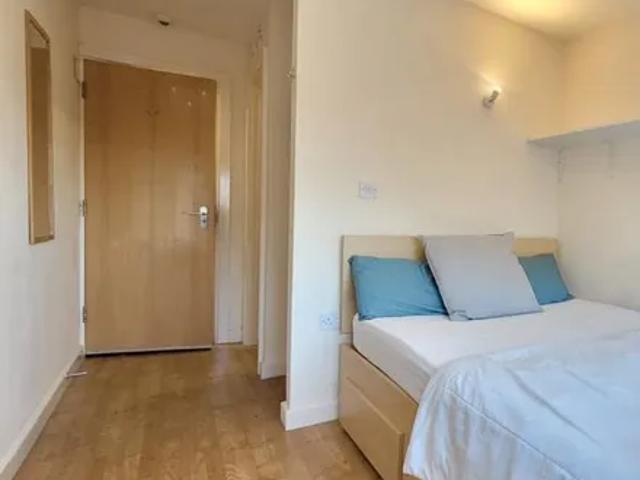 Malden Hall, 240 Burlington Road, London, KT3 4NN, United Kingdom | Room for rent #128994061 | Rentberry