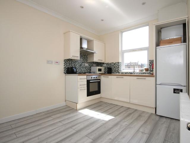 Malden Road, Chalk Farm NW5, 2 bed flat to rent, £2,200 pcm | PrimeLocation