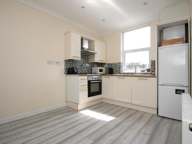 Malden Road, Chalk Farm, NW5 2 bed flat to rent £2,200 pcm £508 pw