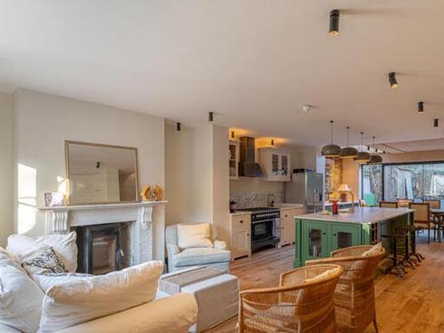 Malden Road, Kentish Town, 3 Bedroom Flat
