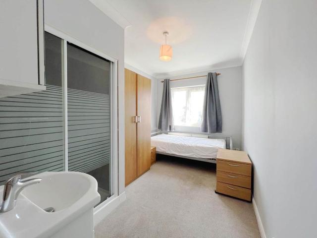 Malden Way, New Malden KT3, Room to rent, £800 pcm | PrimeLocation