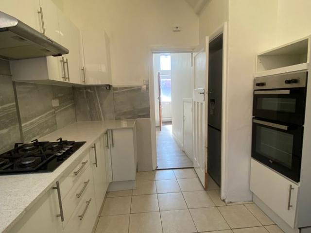Malden Way, New Malden KT3, 2 bed flat to rent, £1,995 pcm | PrimeLocation