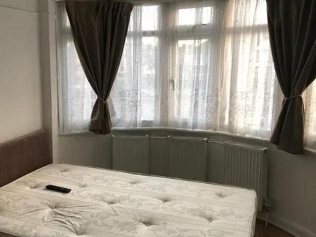 Malden Way, London, KT3 5QW, United Kingdom | Room for rent #139267672 | Rentberry