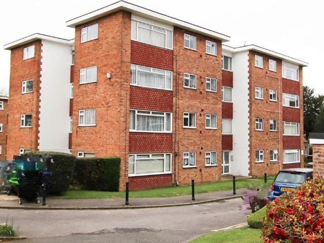 Maldon Road, Wallington SM6, 2 bed flat to rent, £1,500 pcm | PrimeLocation