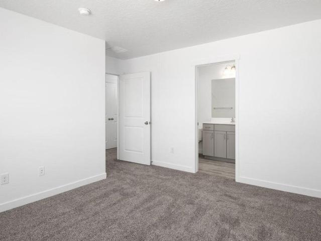 Male master private BR for rent