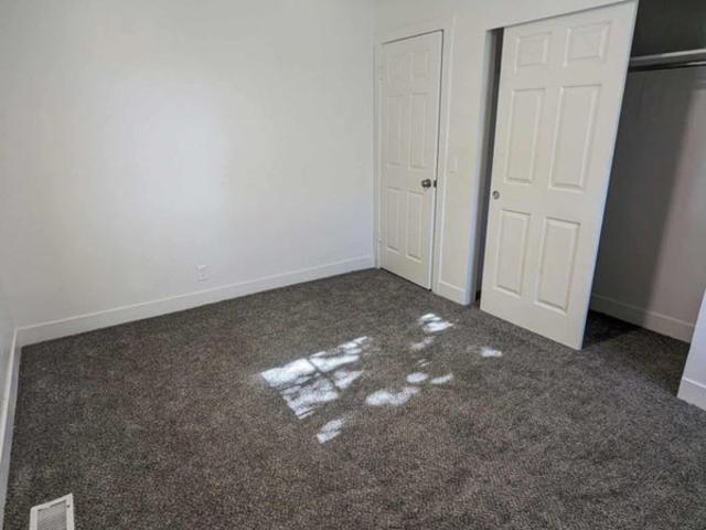 MALE LEASE Private Bedroom