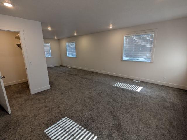 MALE LEASE_PRIVATE LARGE MASTER BEDROOM AND PRIVA