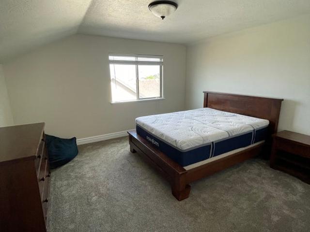 Male Private Bedroom for Rent — Mountain & Lake V
