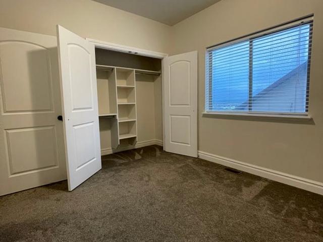 Male Private BedroomBathroom for Rent — Mountain