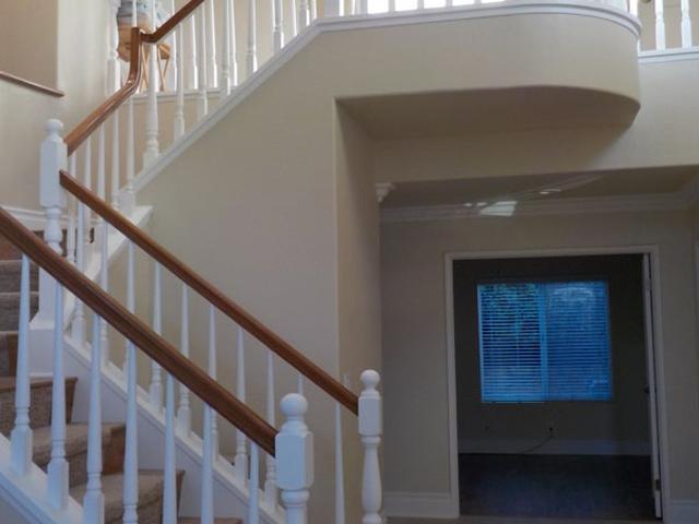 MALE. PRIVATE ROOM & BATH IN SPACIOUS HOME