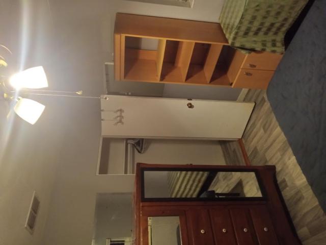 MALE ROOMMATE HAS A JOB 170 A WEEK