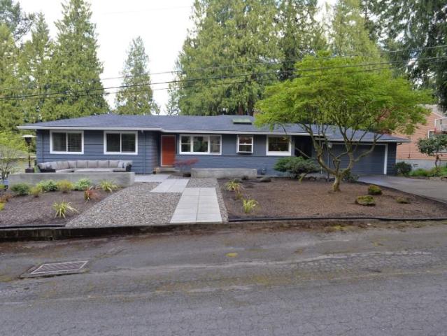 MALE Roommate Wanted_Daylight Basement 2 Units in