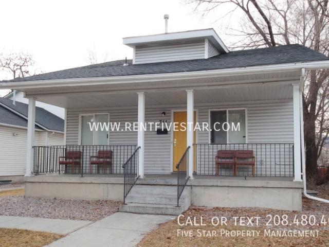Male Student Housing Room Available! Visit rentfivestar.com for details