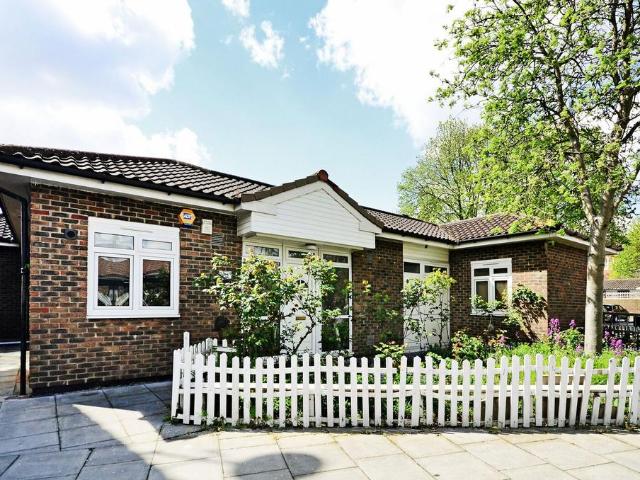 Mallard Close, Hackney Wick, London, E9 4 bed bungalow to rent £3,850 pcm £888 pw