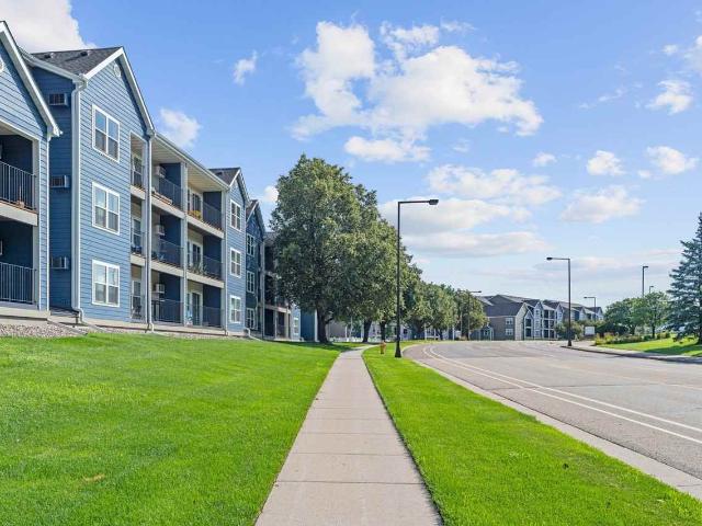 Mallard Creek 1 Bedroom Apartment for Rent at 8350 Golden Valley Rd, Golden Valley, MN 55427