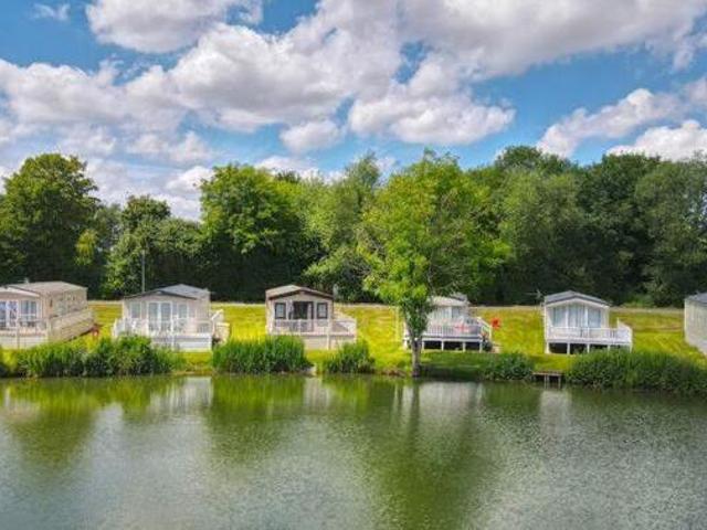 Mallard Lake, Cotswold Hoburne, 2 Bedroom Detached