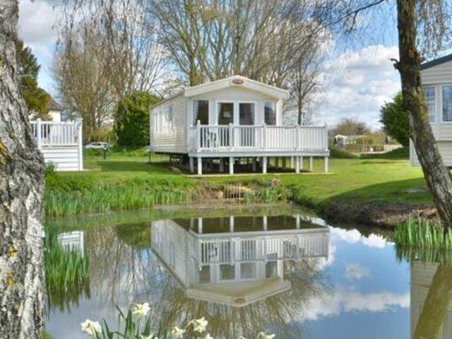 Mallard Lake, Cotswold Hoburne, 2 Bedroom Detached
