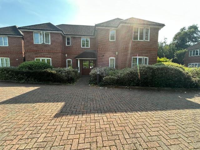 Mallard Place, Farnborough, Hampshire GU14, 1 bed flat to rent, £1,100 pcm | PrimeLocation