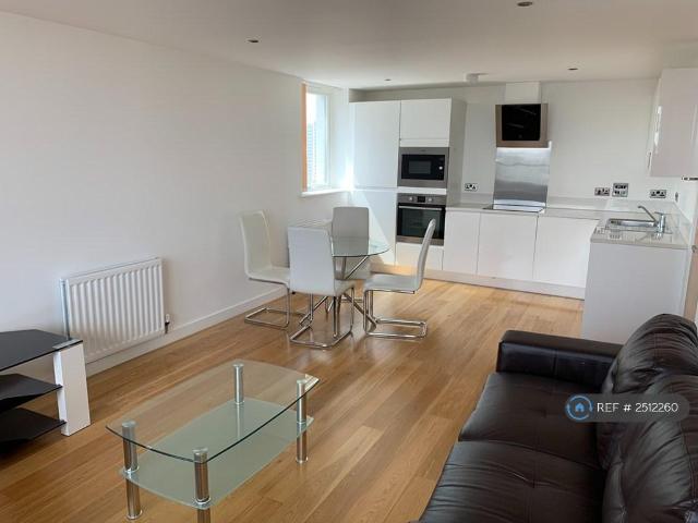 Mallard Point, London, E3 2 bed flat to rent £2,500 pcm £577 pw