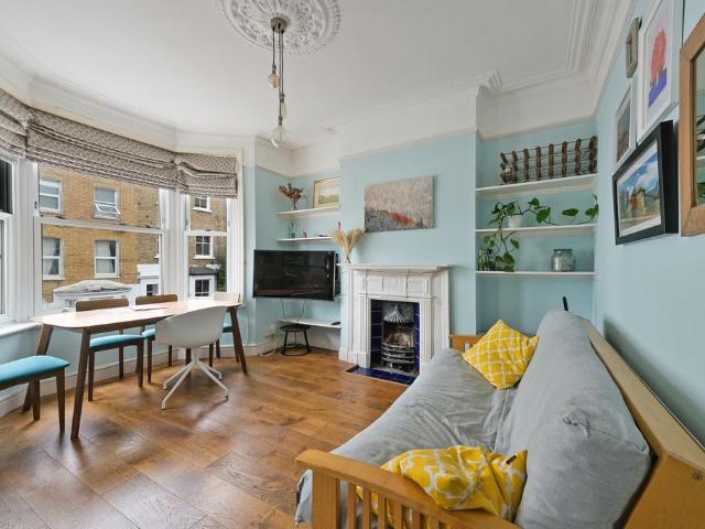 Mallinson Road SW11, 1 bed flat to rent, £2,400 pcm | PrimeLocation