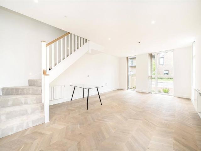 Mallory Way, Kidbrooke Village. 5 bed end of terrace house to rent £3,800 pcm £877 pw