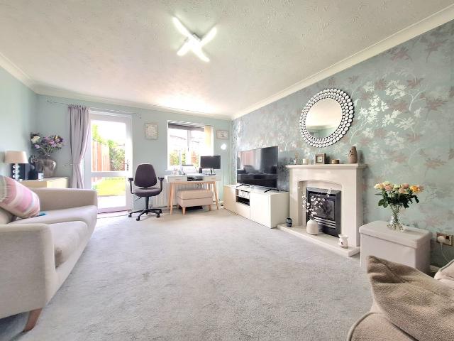 Mallow Close, Gravesend DA11, 2 bed property to rent, £1,650 pcm | PrimeLocation
