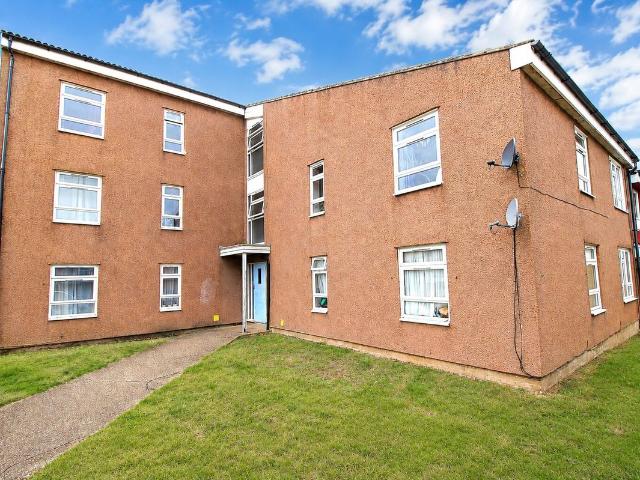 Mallows Green, Harlow CM19, 2 bed flat to rent, £1,350 pcm | PrimeLocation