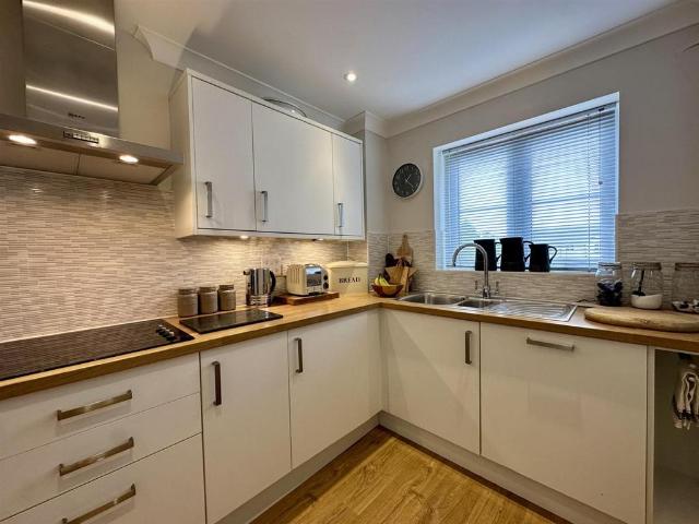 Malmesbury Road, Chippenham 1 bed retirement property to rent £1,000 pcm £231 pw