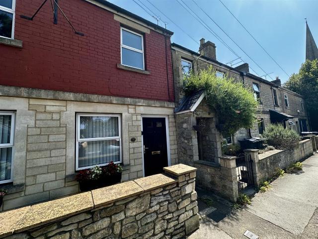 Malmesbury Road, Chippenham SN15, 2 bed flat to rent, £900 pcm | PrimeLocation