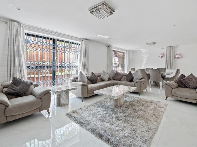 Mapesbury Road, London, NW2 7 bed detached house to rent £5,999 pcm £1,384 pw