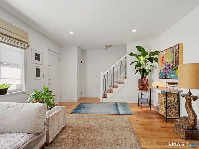 Maple Tree Ave Apt B, Stamford, Home For Sale