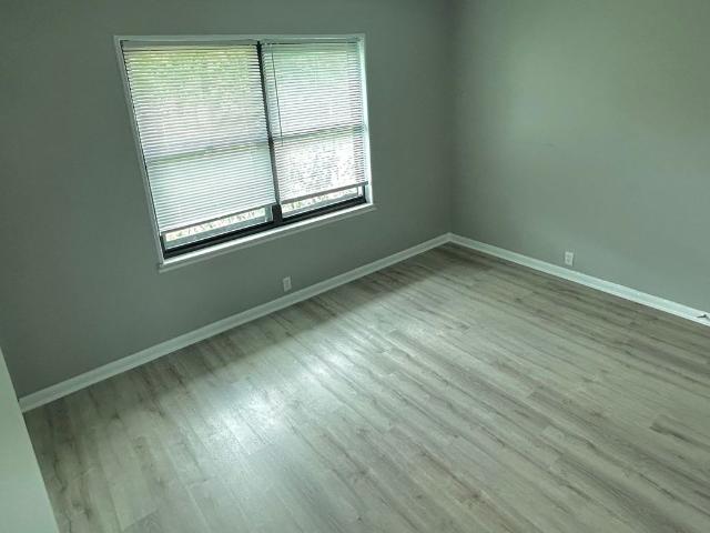 Maple Valley Apartments 2 Bedroom Apartment for Rent at 5809 Russett Pl, Louisville, KY 40218 Newburg