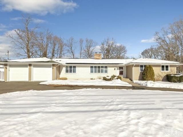 Maple Ave, North Haven, Home For Sale