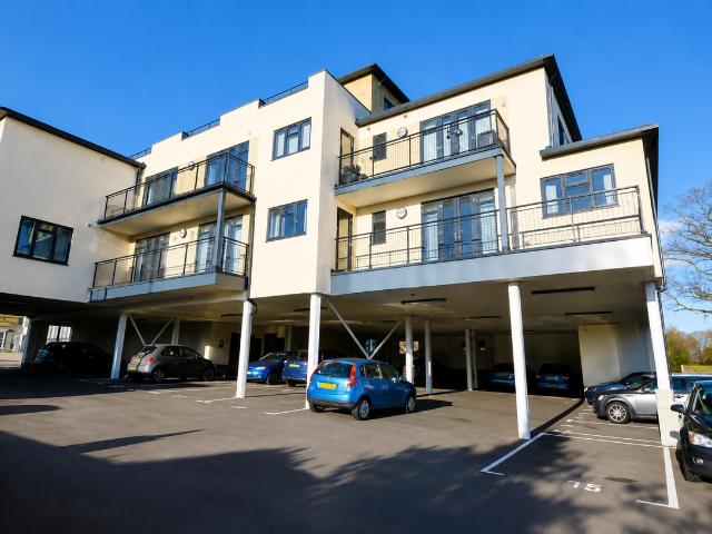 Maple Brook Court, Curzon Road, Waterlooville PO7, 2 bed flat to rent, £1,200 pcm | PrimeLocation