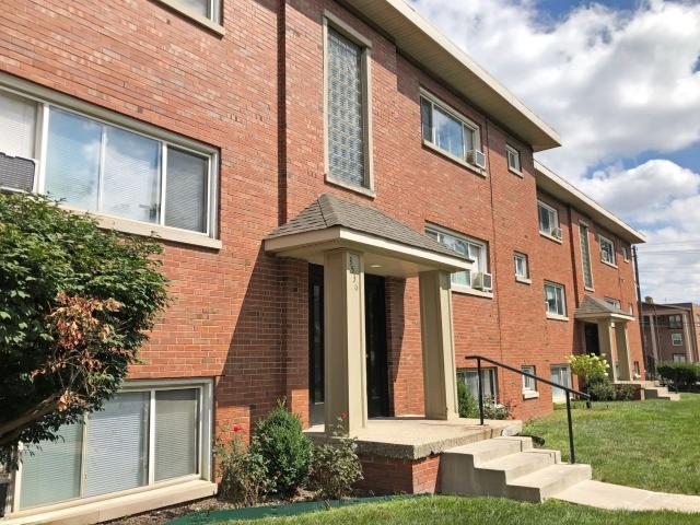 Maple Court Apartments Where City Convenience Meets Neighborhood Charm!