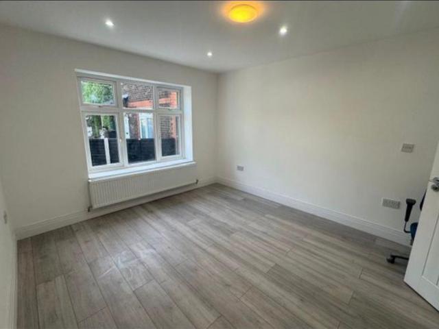 Maple Close, Hayes UB4 6 bed semi detached house to rent £4,999 pcm £1,154 pw