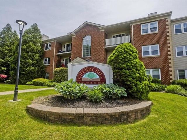 Maple Crest Cir Apt D, Holyoke, Condo For Sale