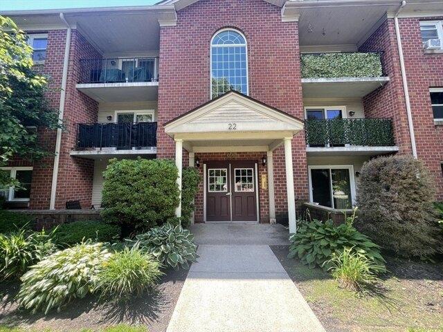 Maple Crest Cir Apt D, Holyoke, Condo For Sale