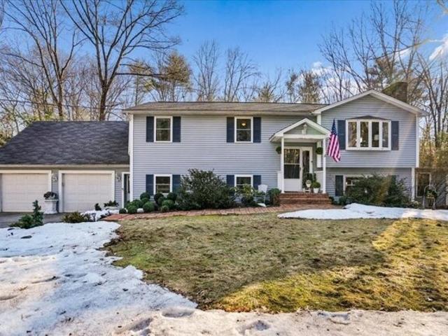 Maple Dr, Bedford, Home For Sale