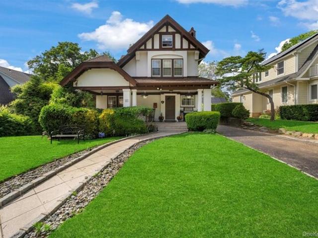 Maple Dr, Great Neck, Home For Sale