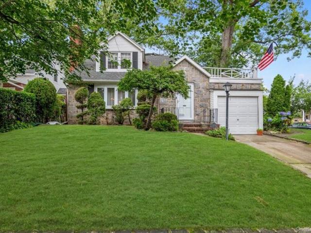 Maple Dr, New Hyde Park, Home For Sale