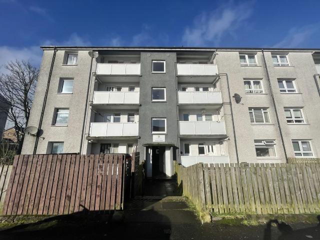 Maple Drive, Johnstone PA5, 3 bed flat to rent, £750 pcm | PrimeLocation